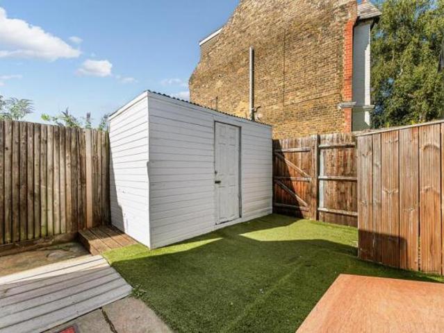 2 bedroom ground floor flat for rent in Kingswood Road, London, W4