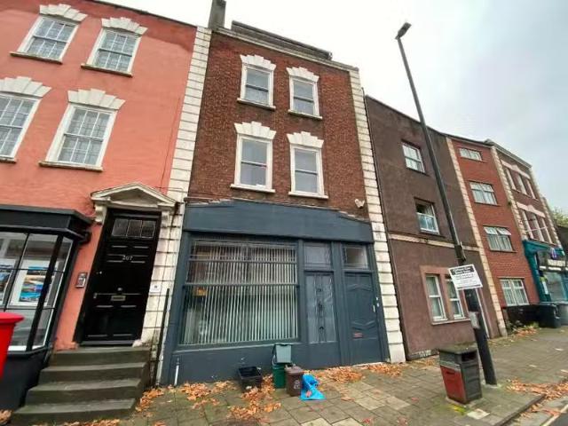 2 bedroom ground floor flat for rent in Hotwell Road, Bristol.