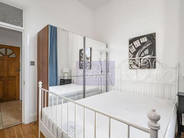 2 bedroom ground floor flat for rent in Hollybush Hill, WANSTEAD, E11