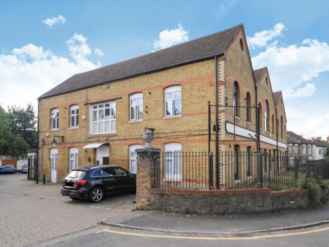 2 bedroom ground floor flat for rent in Homesdale Road, Bromley, BR1