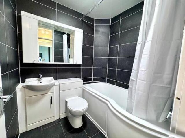 2 bedroom ground floor flat for rent in Hatherleigh Walk, Breightmet BL2