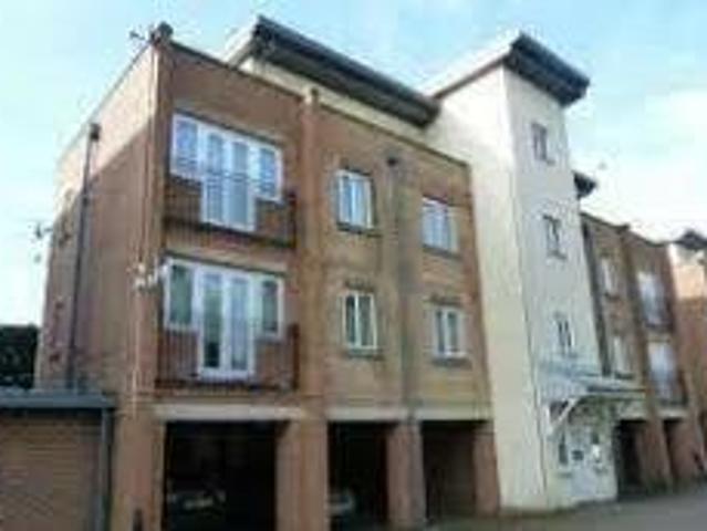 2 Bedroom Ground Floor Flat For Rent In Havering, London