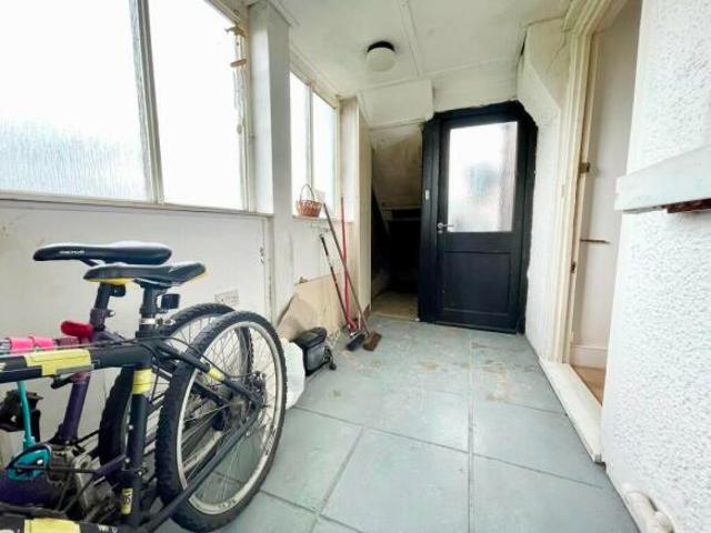 2 bedroom ground floor flat for rent in Hall Gardens, London, E4