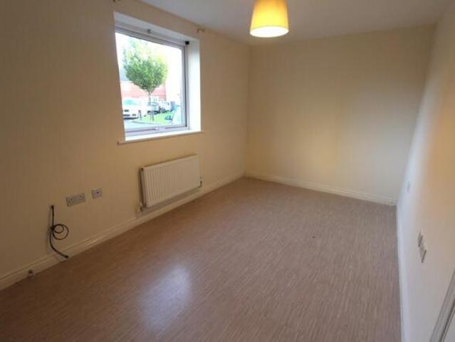 2 bedroom ground floor flat for rent in Old College Walk, Cosham, PO6