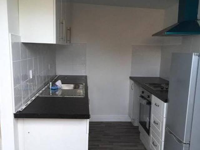 2 bedroom ground floor flat for rent in Old Road ClactonOnSea Essex CO15