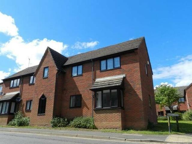2 bedroom ground floor flat for rent in Lovell Court NN9