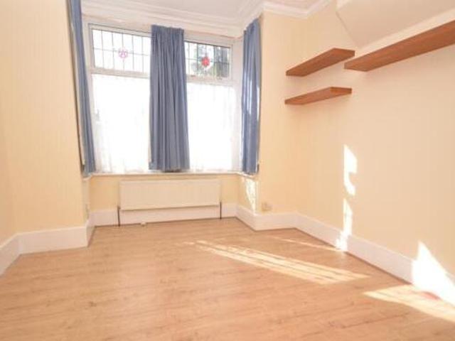 2 Bedroom Ground Floor Flat For Rent In London