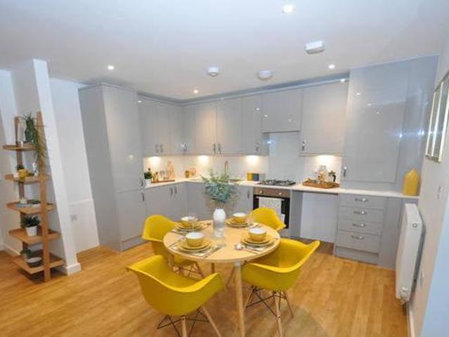 2 bedroom ground floor flat for rent in La Riviere Apartments Victoria Crescent TN23