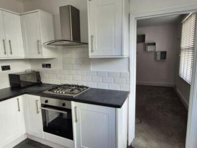 2 bedroom ground floor flat for rent in Lenham Road, Sutton, SM1