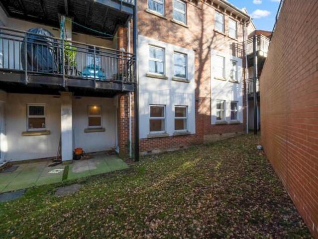2 bedroom ground floor flat for rent in Mary Court, Chatham, ME4