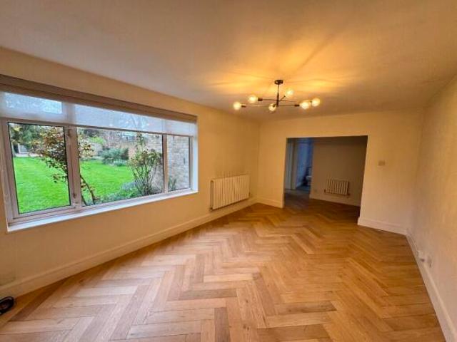 2 bedroom ground floor flat for rent in Northumberland Avenue, London, E12