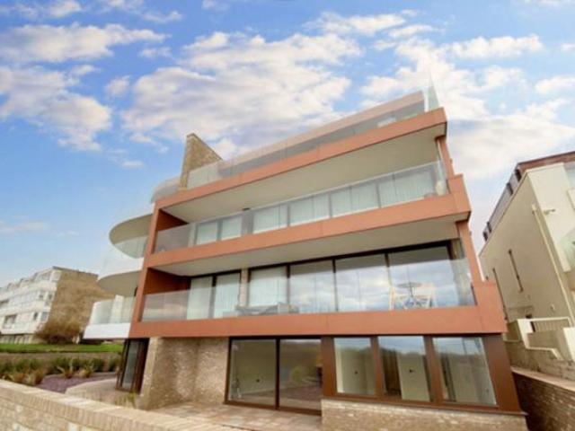 2 Bedroom Ground Floor Flat For Rent In Southbourne
