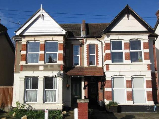 2 bedroom ground floor flat for rent in SouthendOnSea Essex SS1