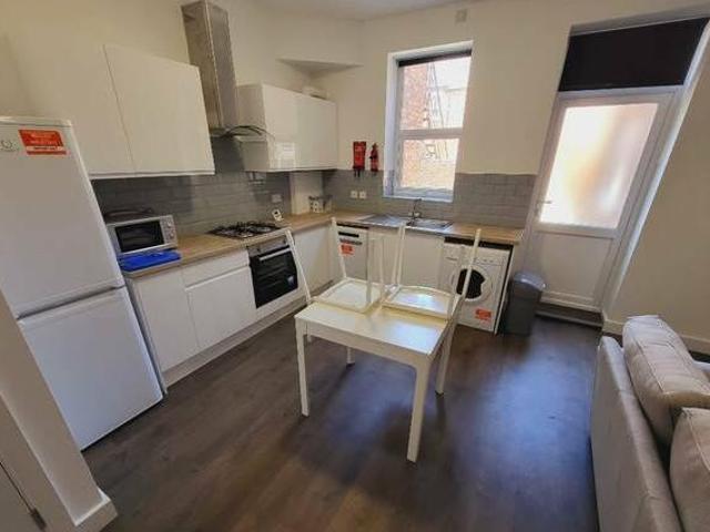 2 bedroom ground floor flat for rent in Simonside Terrace Newcastle Upon Tyne NE6