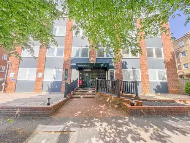 2 bedroom ground floor flat for rent in St. Leonards Road, Eas.