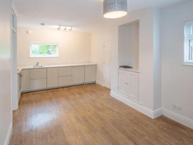 2 bedroom ground floor flat for rent in Station Road, Lower Weston, Bath, BA1