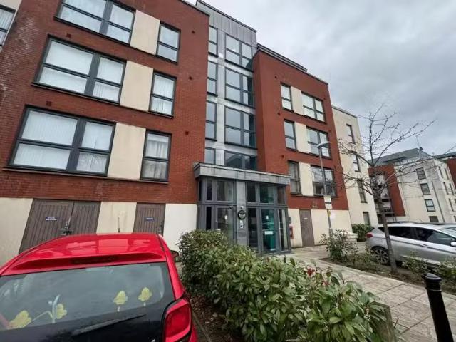 2 bedroom ground floor flat for rent in Paxton Drive, Bedminst.