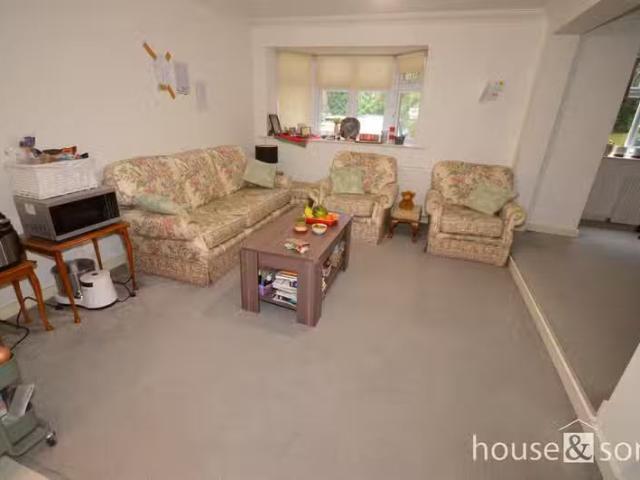 2 bedroom ground floor flat for rent in Queens Park Avenue, BH8