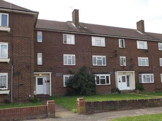 2 bedroom ground floor flat for rent in romilly driveCarpenders ParkWD195EW WD19