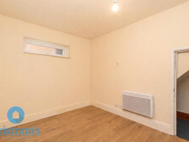 2 bedroom ground floor flat for rent in Radford Road, Nottingham, NG7