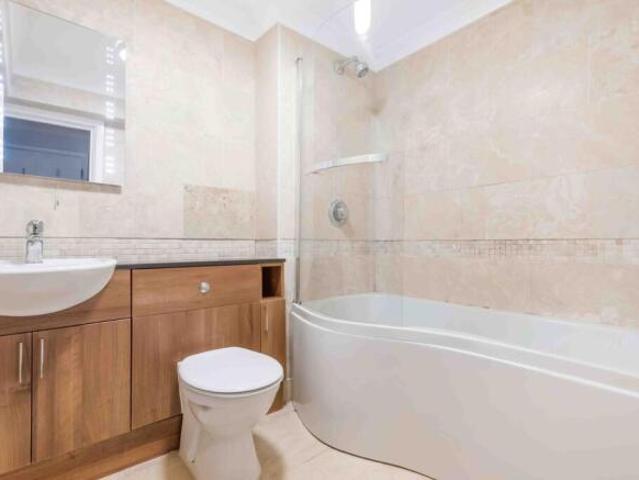2 bedroom ground floor flat for rent in Rectory Road, Beckenham, BR3