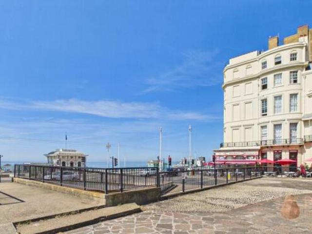2 bedroom ground floor flat for rent in Regency Square, Brighton, BN1