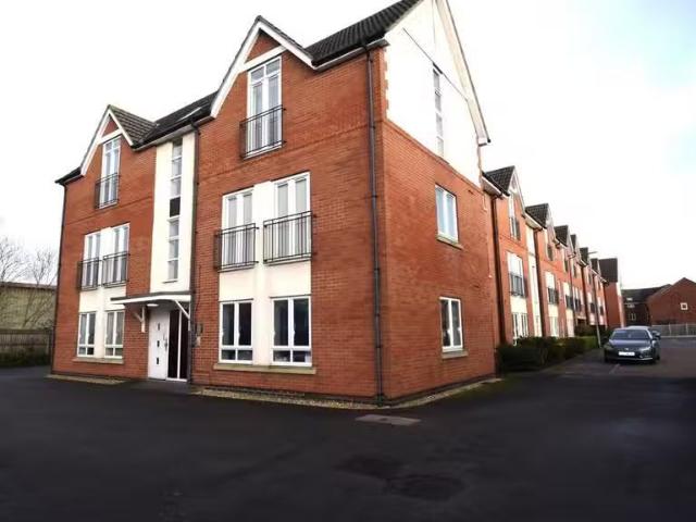2 bedroom ground floor flat for rent in Richmond House, Hinckl.
