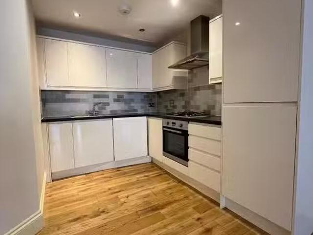 2 bedroom ground floor flat for rent in Risdale Road, Bristol.