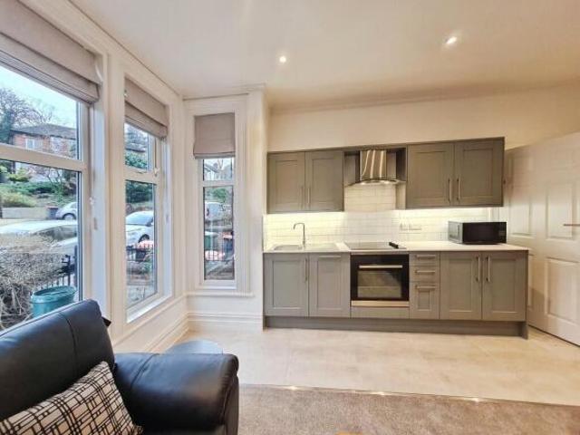 2 bedroom ground floor flat for rent in Wood Lane, Headingley, LS6