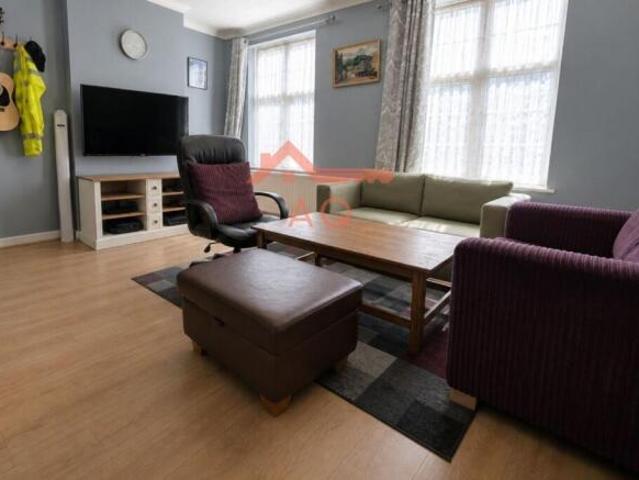 2 bedroom ground floor flat for rent in Watling Avenue, London, HA8