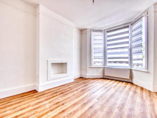 2 bedroom ground floor flat for rent in Waldegrave Road, Wood Green, Haringey, London, N8