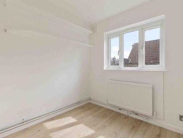 2 bedroom ground floor flat for rent in Wells Park Court, SE26
