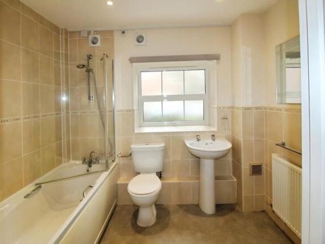 2 bedroom ground floor flat for rent in Willeys Avenue Exeter EX2