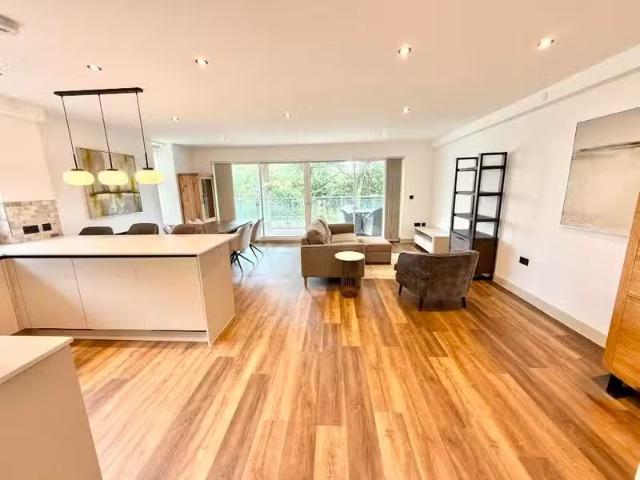 2 bedroom ground floor flat for rent in Windsor Road, Poole, D.