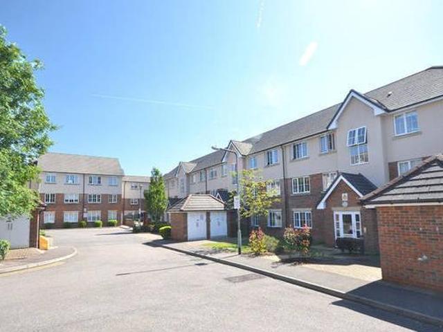 2 bedroom ground floor flat for rent in Tennyson House CM16