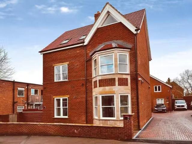 2 bedroom ground floor flat for rent in The Avenue, Yeovil, BA21