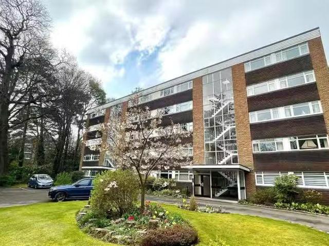2 bedroom ground floor flat for rent in The Avenue, Branksome.