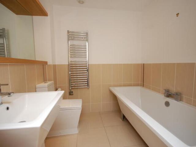 2 bedroom ground floor flat for rent in The Badgers, Cromwell Road, Warley, Brentwood, Essex, CM14