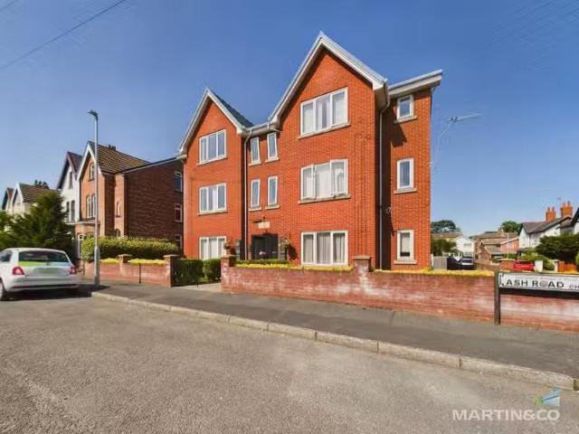 2 bedroom ground floor flat for rent in The Elms, Bebington, C.