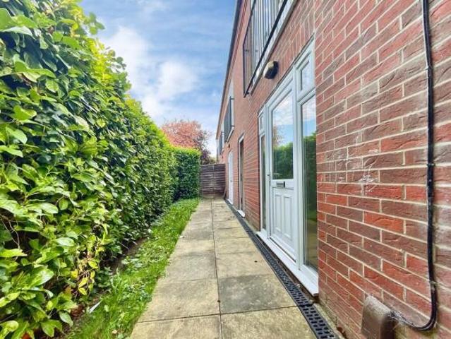 2 bedroom ground floor flat for rent in The Withams, Newark Road, Lincoln, LN5