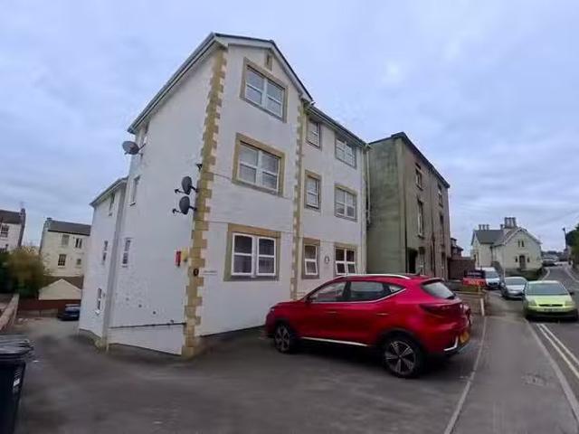 2 bedroom ground floor flat for rent in Upper Church Road, Wes.