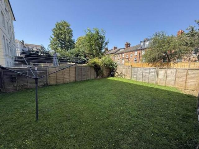 2 bedroom ground floor flat for rent in Upper Grosvenor Road, Tunbriudge Wells, Kent, TN1