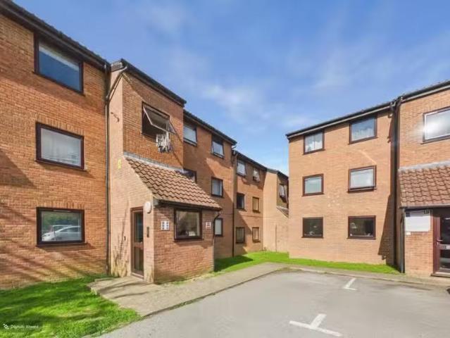 2 bedroom ground floor flat for rent in Valley Green, Hemel He.