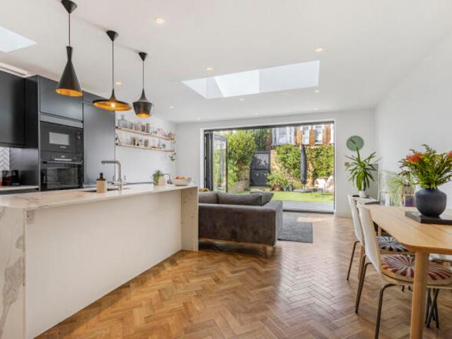 2 bedroom ground floor flat for rent in York Grove, Peckham, London, SE15