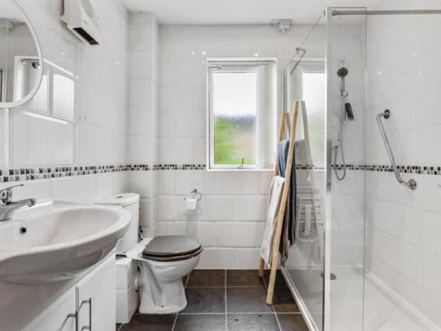 2 bedroom ground floor flat for sale in 20 Schaw Drive, Bearsden, Glasgow, G61 3AT, G61