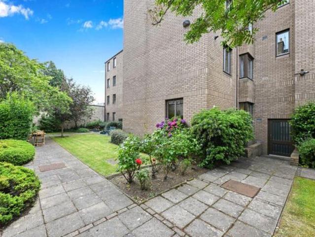 2 bedroom ground floor flat for sale in 5/1 Fountainhall Court, Fountainhall Road, Edinburgh, EH9 2NL, EH9