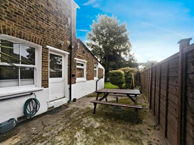 2 bedroom ground floor flat for sale in 90 Holmesdale Road, London, SE25