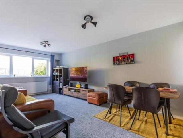 2 bedroom ground floor flat for sale in Cowper Place, Roath, Cardiff, CF24