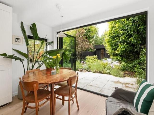 2 bedroom ground floor flat for sale in Carholme Road, Forest Hill, London, SE23