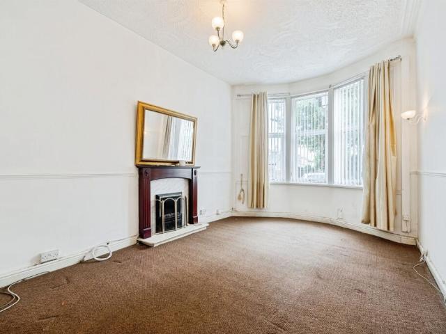 2 bedroom ground floor flat for sale in Carmyle Avenue, Glasgow, G32